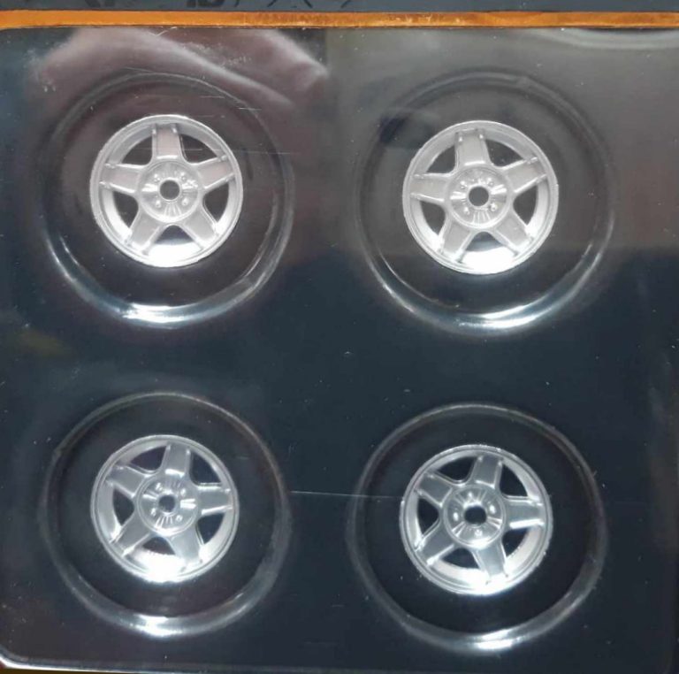 Ixo 1:18 Scale diecast – Lada VFTS wheel and tyre set -18SET023W – Mr ...